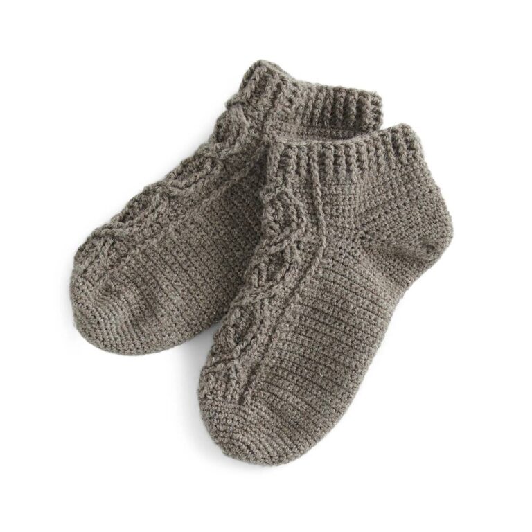 25 Free and Easy Crochet Sock Patterns | Yarns and Crafts
