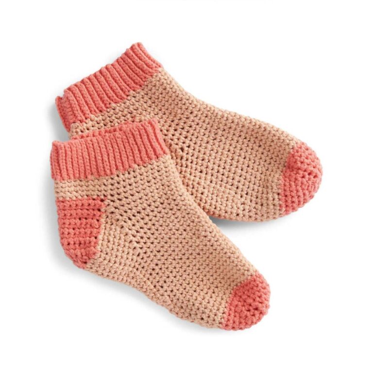 25 Free and Easy Crochet Sock Patterns | Yarns and Crafts