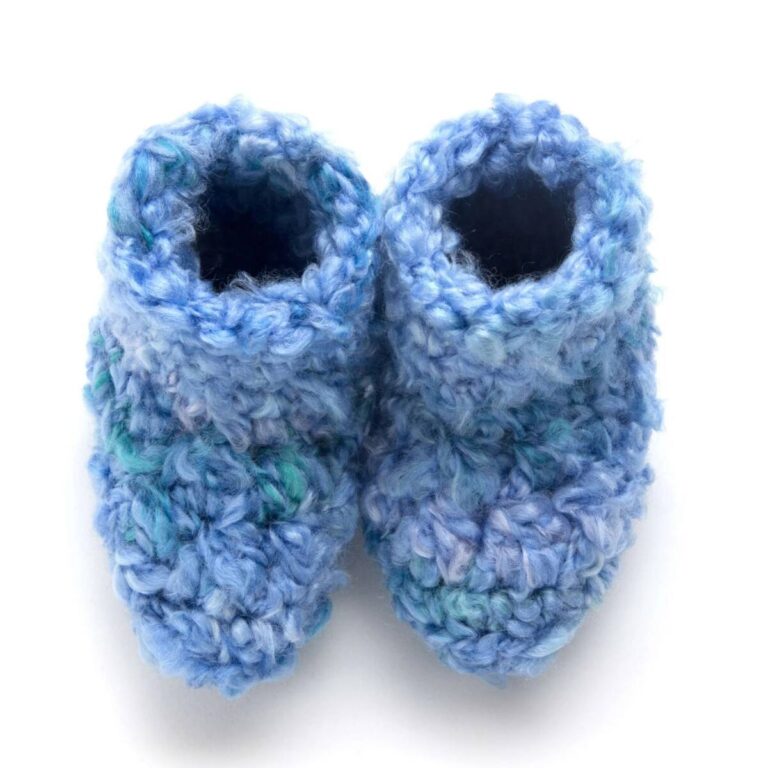 25 Free and Easy Crochet Sock Patterns | Yarns and Crafts