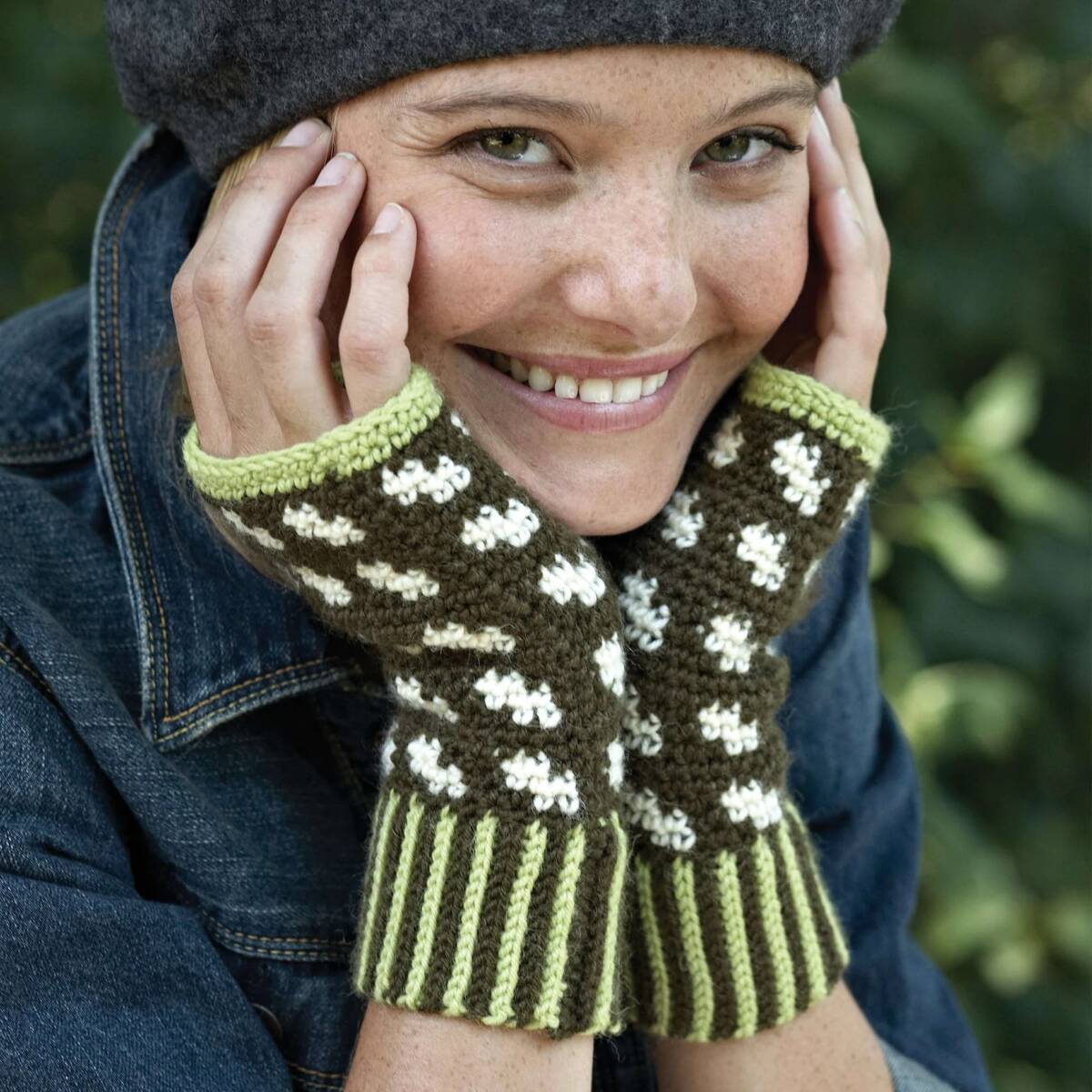 27 Free and Easy Crochet Mitten Patterns | Yarns and Crafts
