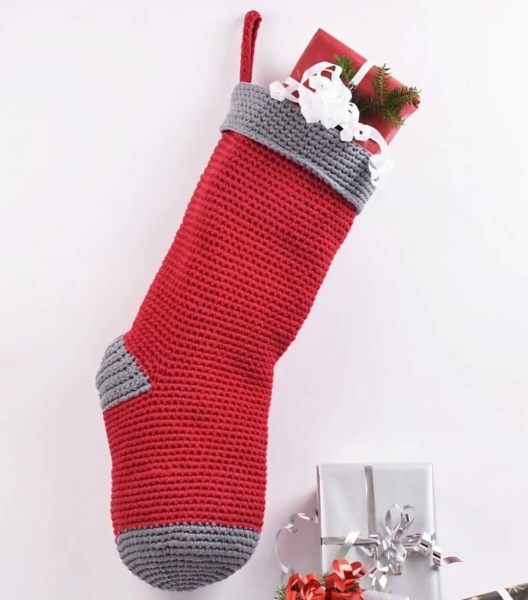 27 Free and Easy Crochet Christmas Stocking Patterns | Yarns and Crafts