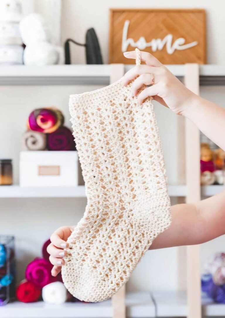 27 Free and Easy Crochet Christmas Stocking Patterns | Yarns and Crafts