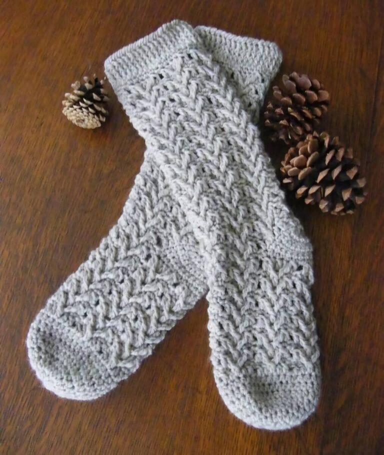 27 Free and Easy Crochet Christmas Stocking Patterns | Yarns and Crafts