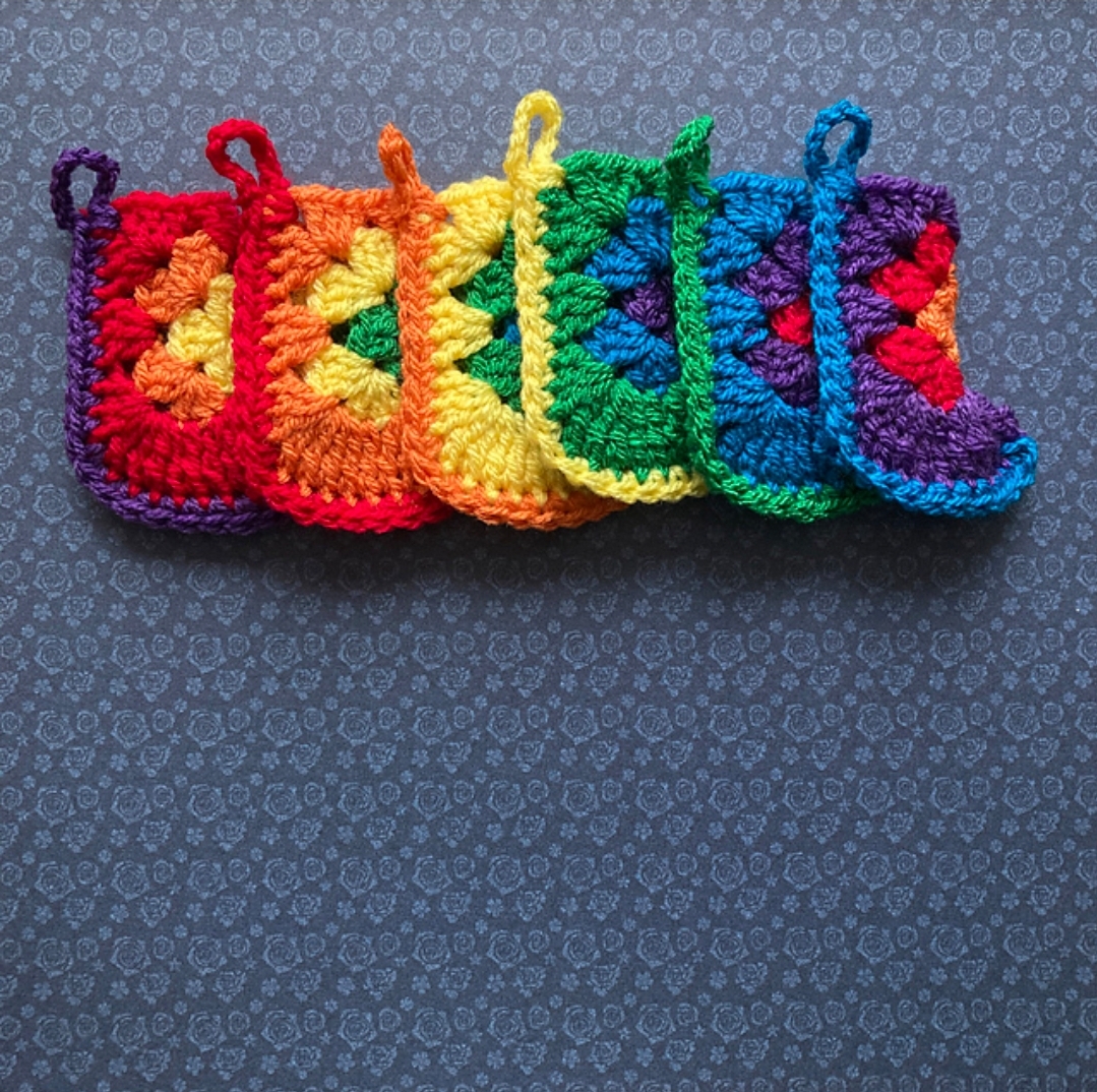 27 Free and Easy Crochet Christmas Stocking Patterns | Yarns and Crafts