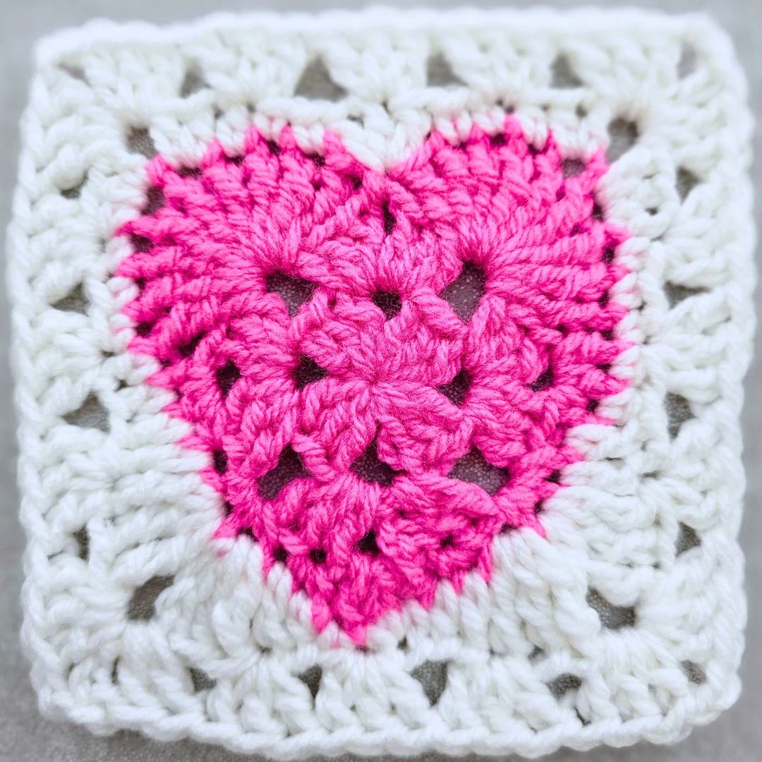 27 Free and Easy Crochet Granny Square Heart Patterns | Yarns and Crafts