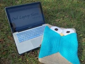 27 Free and Easy Crochet Laptop Bag Pattern | Yarns and Crafts