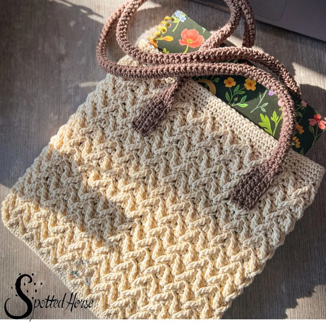 27 Free and Easy Crochet Laptop Bag Pattern | Yarns and Crafts