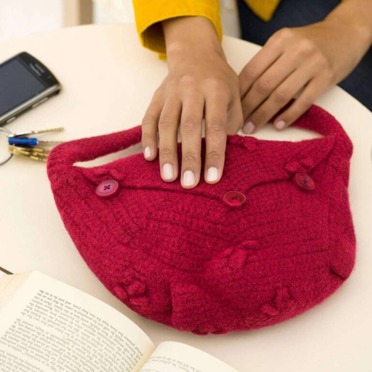 25 Free and Easy Crochet Purse Patterns | Yarns and Crafts