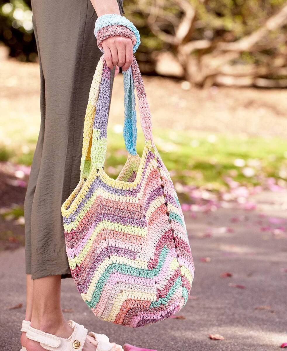 25 Free and Easy Crochet Purse Patterns | Yarns and Crafts