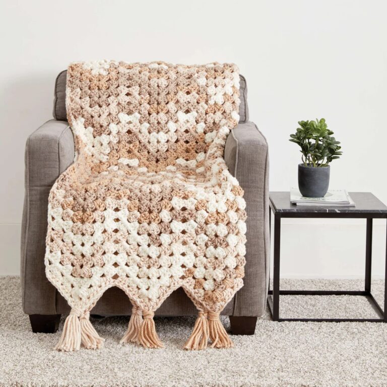 27 Free and Easy Crochet Chunky Blanket Patterns | Yarns and Crafts