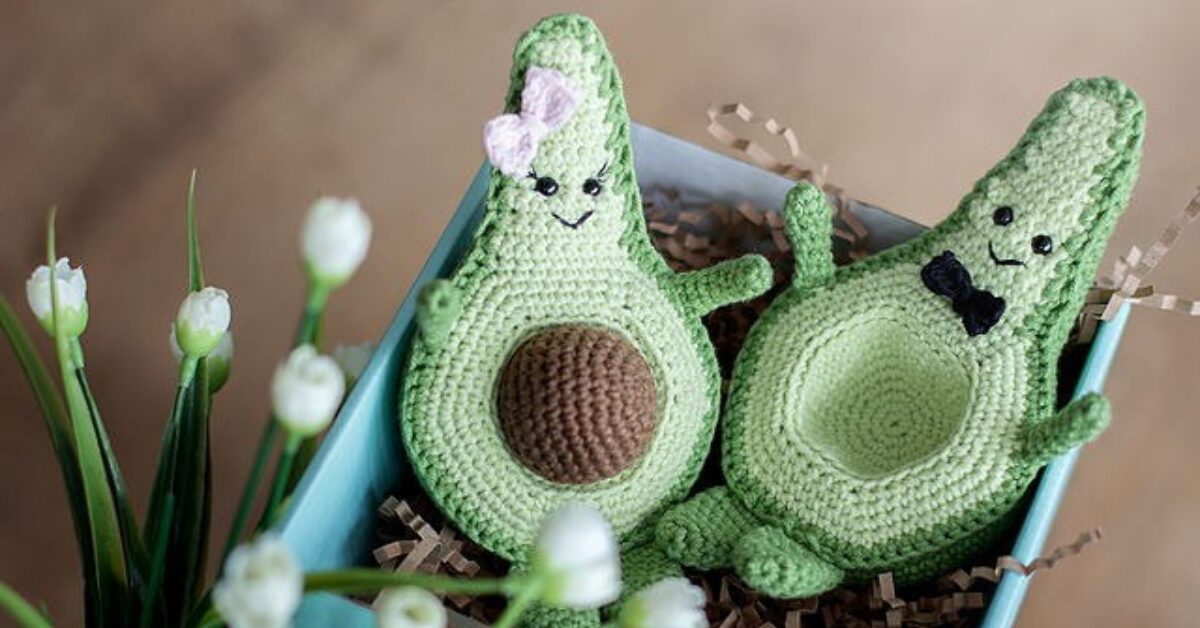 15 Free & Easy Amigurumi Crochet Avocado Patterns | Yarns and Crafts