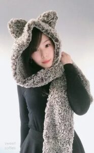 27 Free and Easy Crochet Hooded Scarf Patterns | Yarns and Crafts