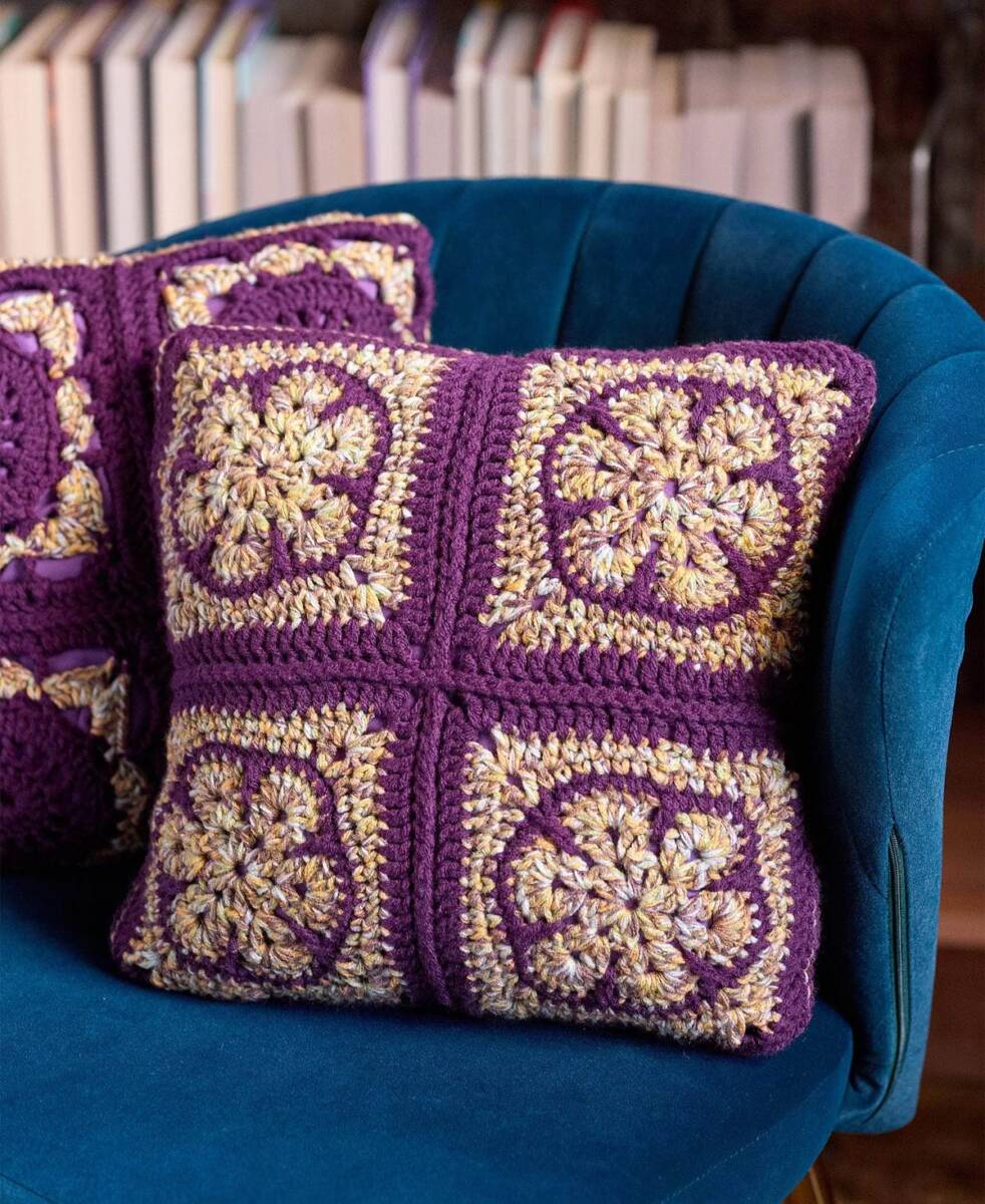 30 Free and Easy Crochet Pillow Patterns | Yarns and Crafts