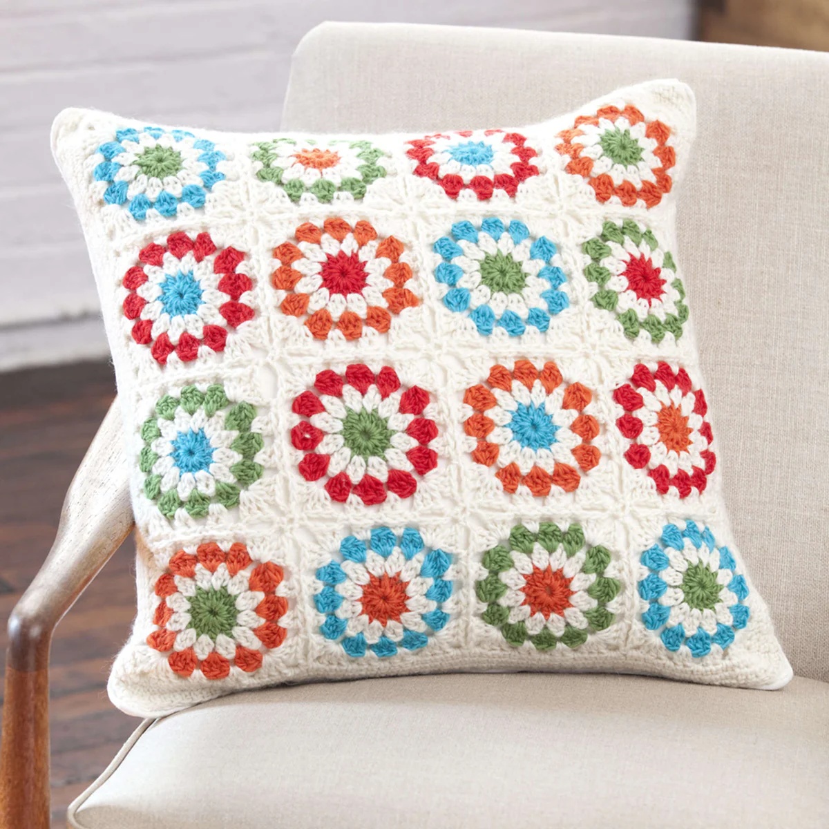 30 Free and Easy Crochet Pillow Patterns | Yarns and Crafts