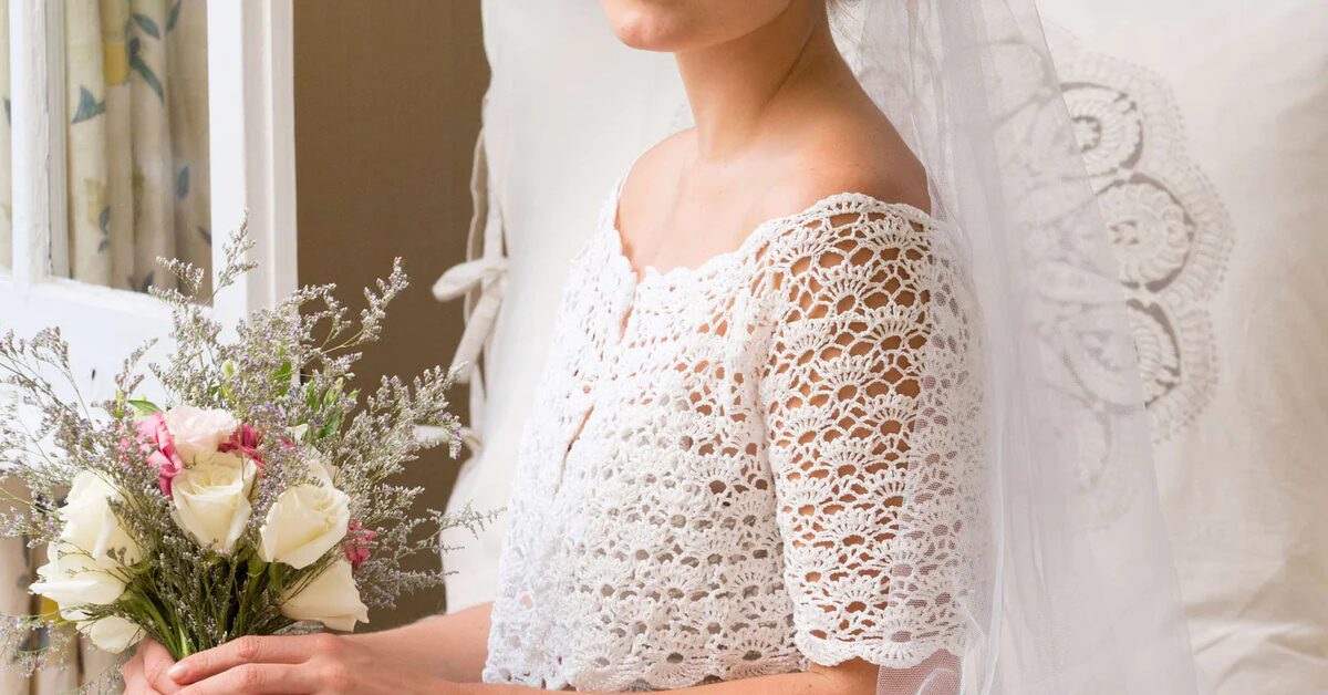 25 Free and Easy Crochet Wedding Dress You Will Love | Yarns and Crafts