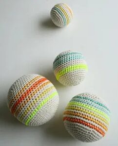 27 Free and Easy Crochet Ball Patterns | Yarns and Crafts