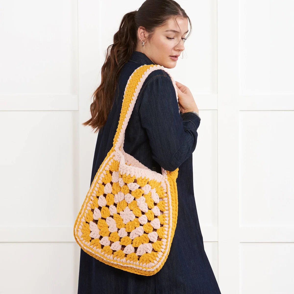35 Free and Easy Crochet Granny Square Bag Patterns | Yarns and Crafts