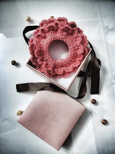 25 Free and Easy Crochet Hair Scrunchie Patterns | Yarns and Crafts