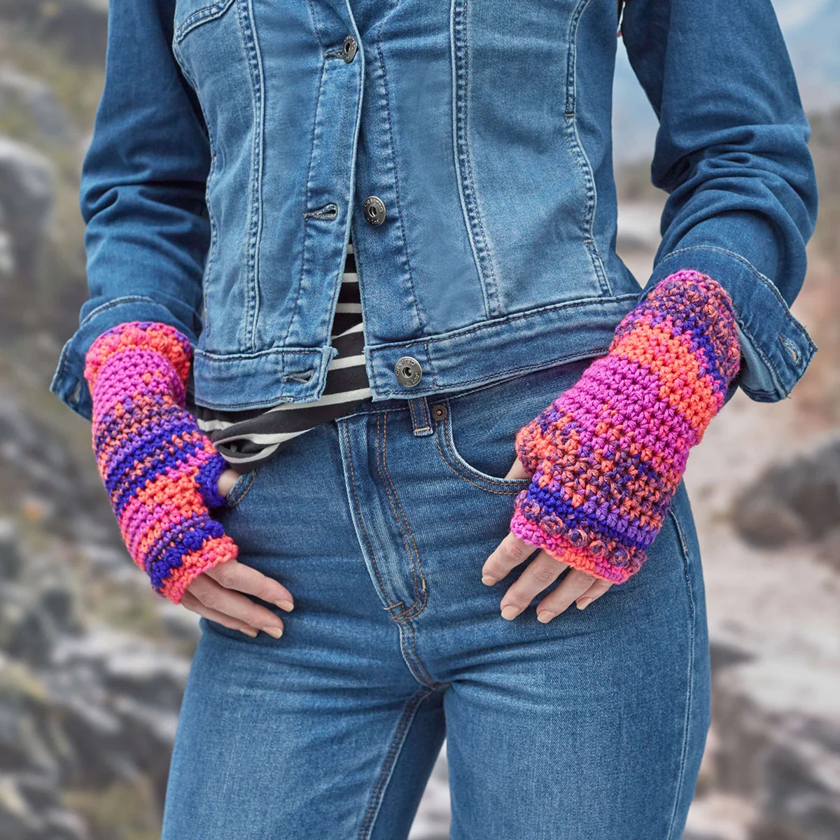 25 Free and Easy Crochet Hand Warmer Patterns | Yarns and Crafts