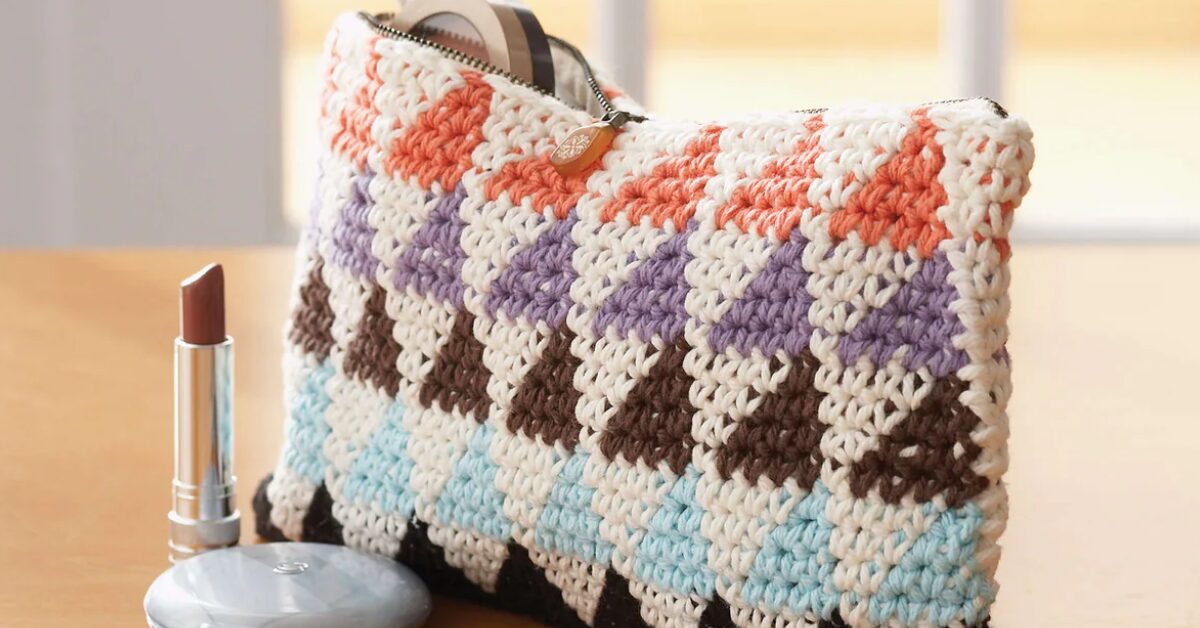 25 Free and Easy Crochet Makeup Bag Patterns | Yarns and Crafts