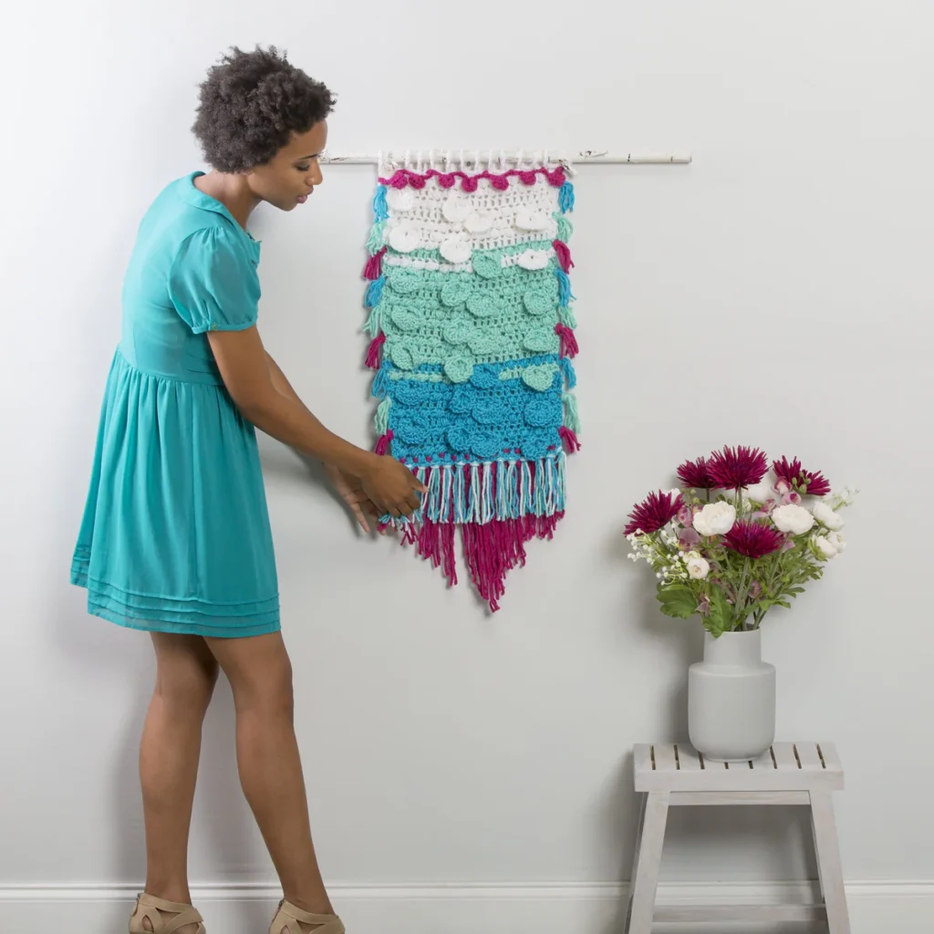 25 Free & Easy Crochet Wall Hanging Patterns | Yarns and Crafts