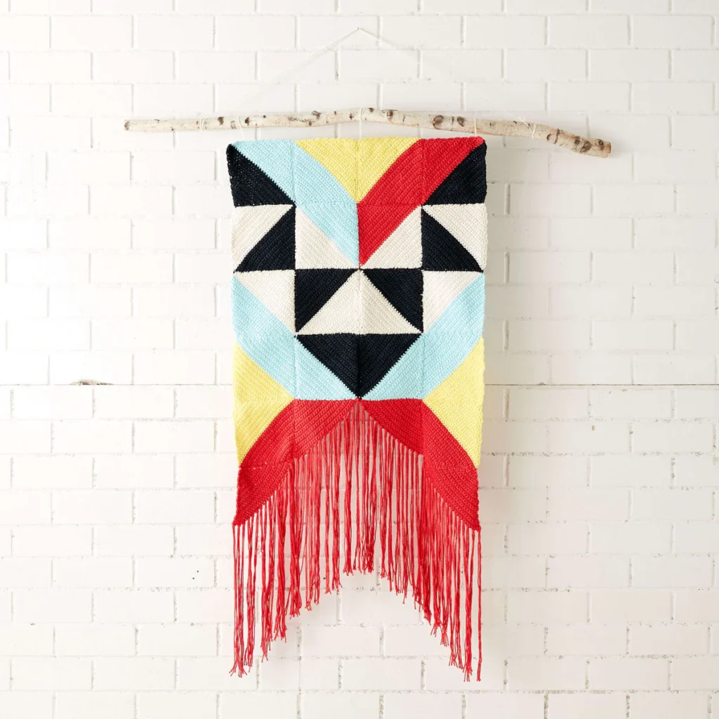 25 Free & Easy Crochet Wall Hanging Patterns | Yarns and Crafts