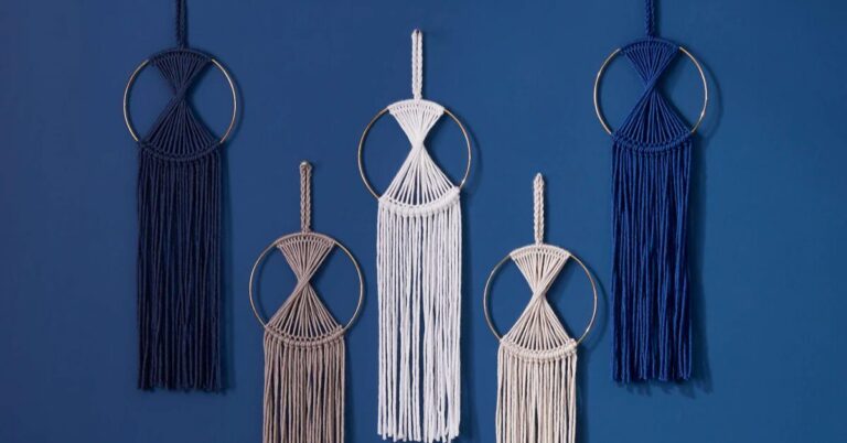 25 Free & Easy Crochet Wall Hanging Patterns | Yarns and Crafts