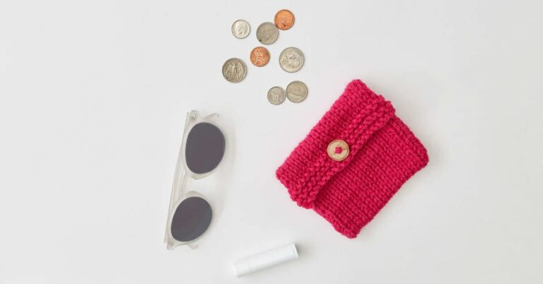 27 Free & Easy Crochet Wallet Patterns | Yarns and Crafts