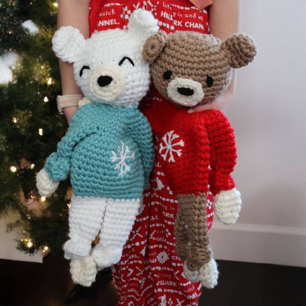 25 Free & Easy Crochet Bear Patterns | Yarns and Crafts
